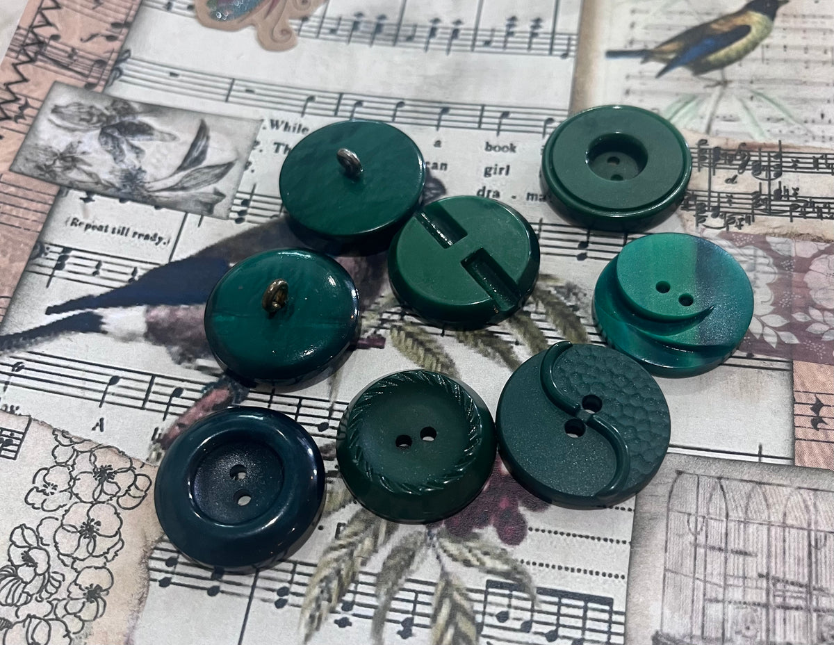 Lovely set of 8 Forest Green Plastic Buttons – JimShore&More