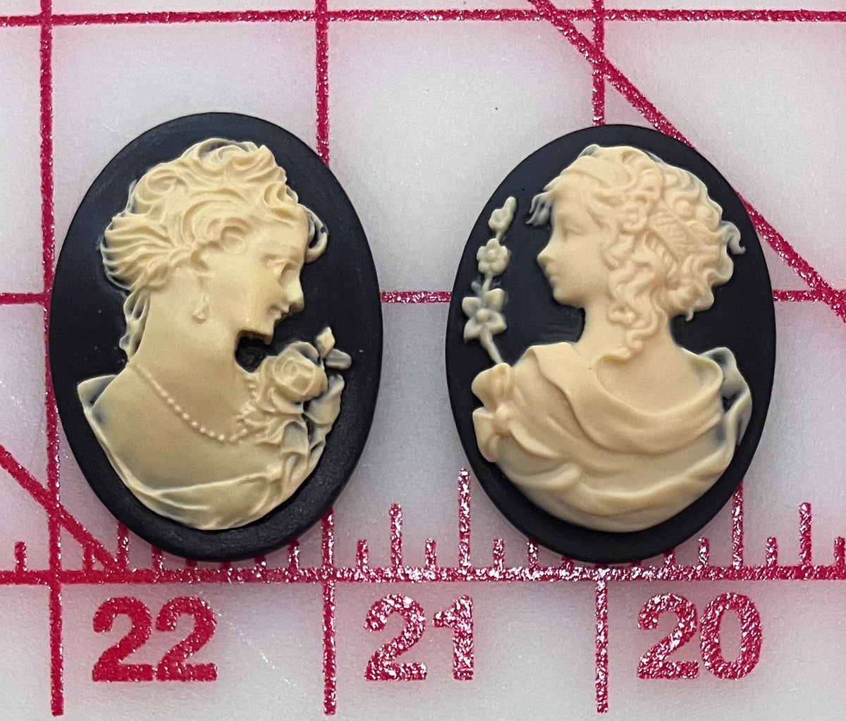 Set of 2 Victorian Style Cameos – JimShore&More